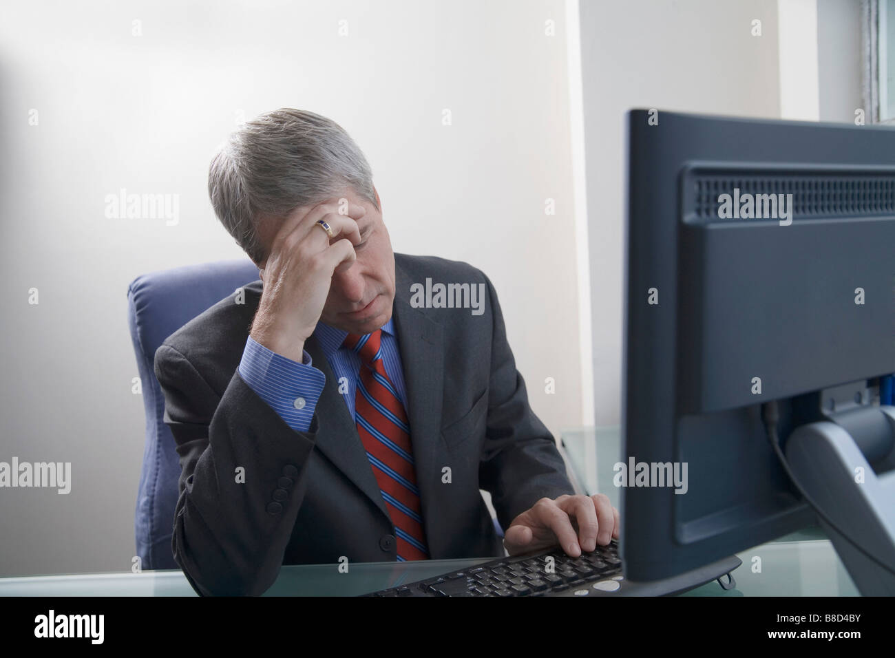 Businessman Frustrated Computer Stock Photo - Alamy