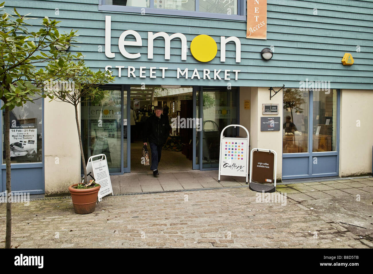 Truro street hi-res stock photography and images - Alamy