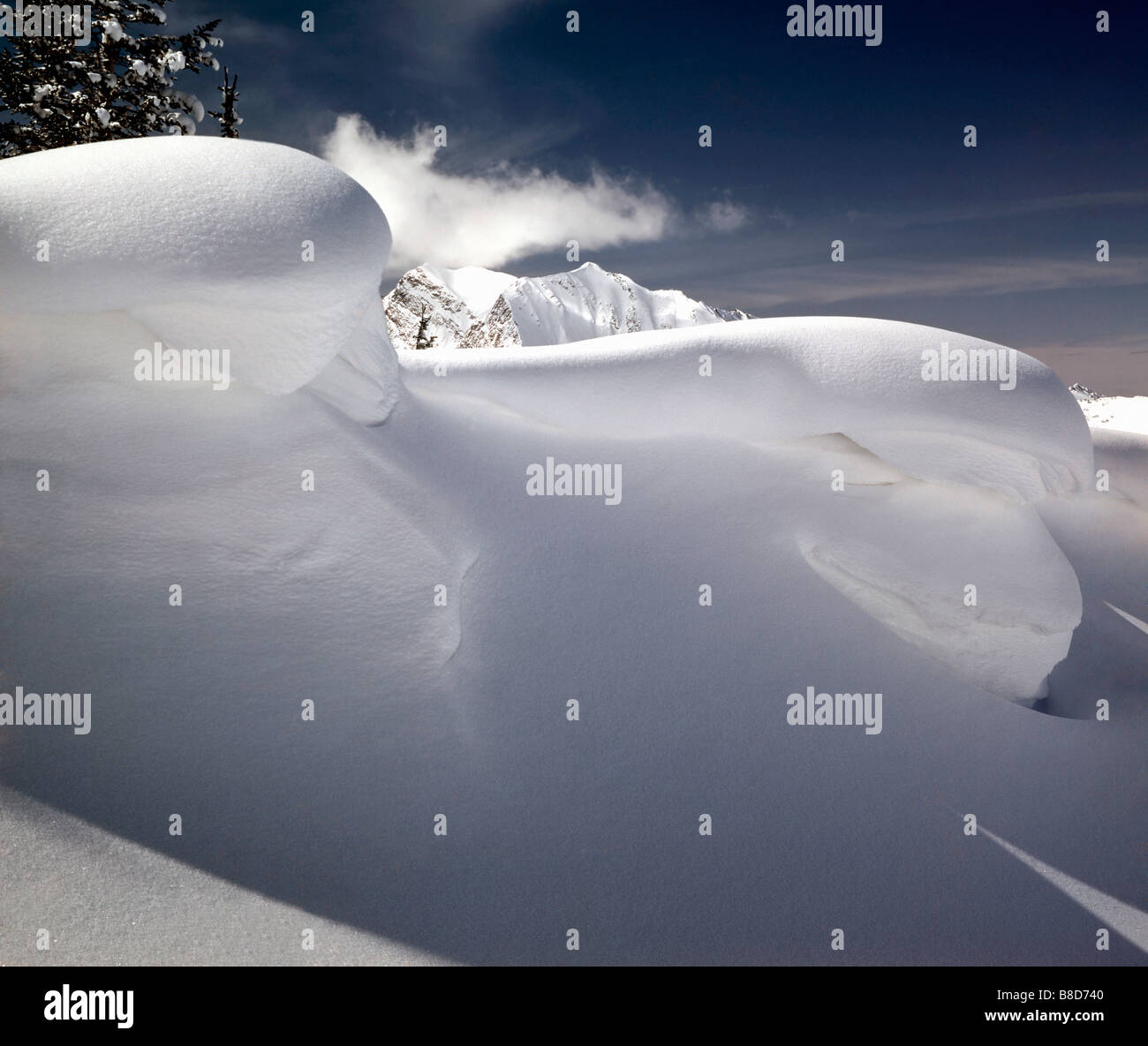 Cornices hi-res stock photography and images - Alamy