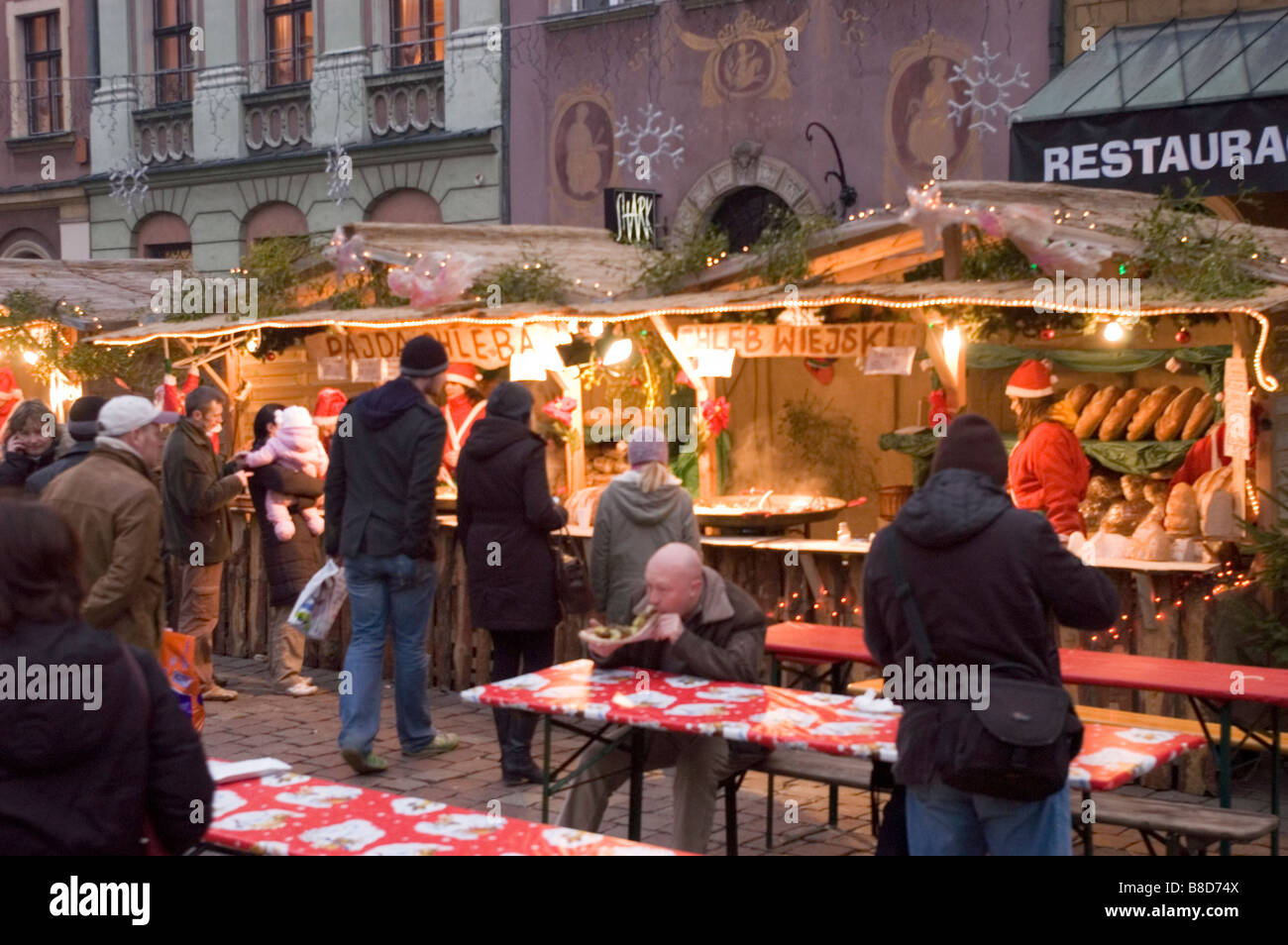 Food stands hi-res stock photography and images - Alamy