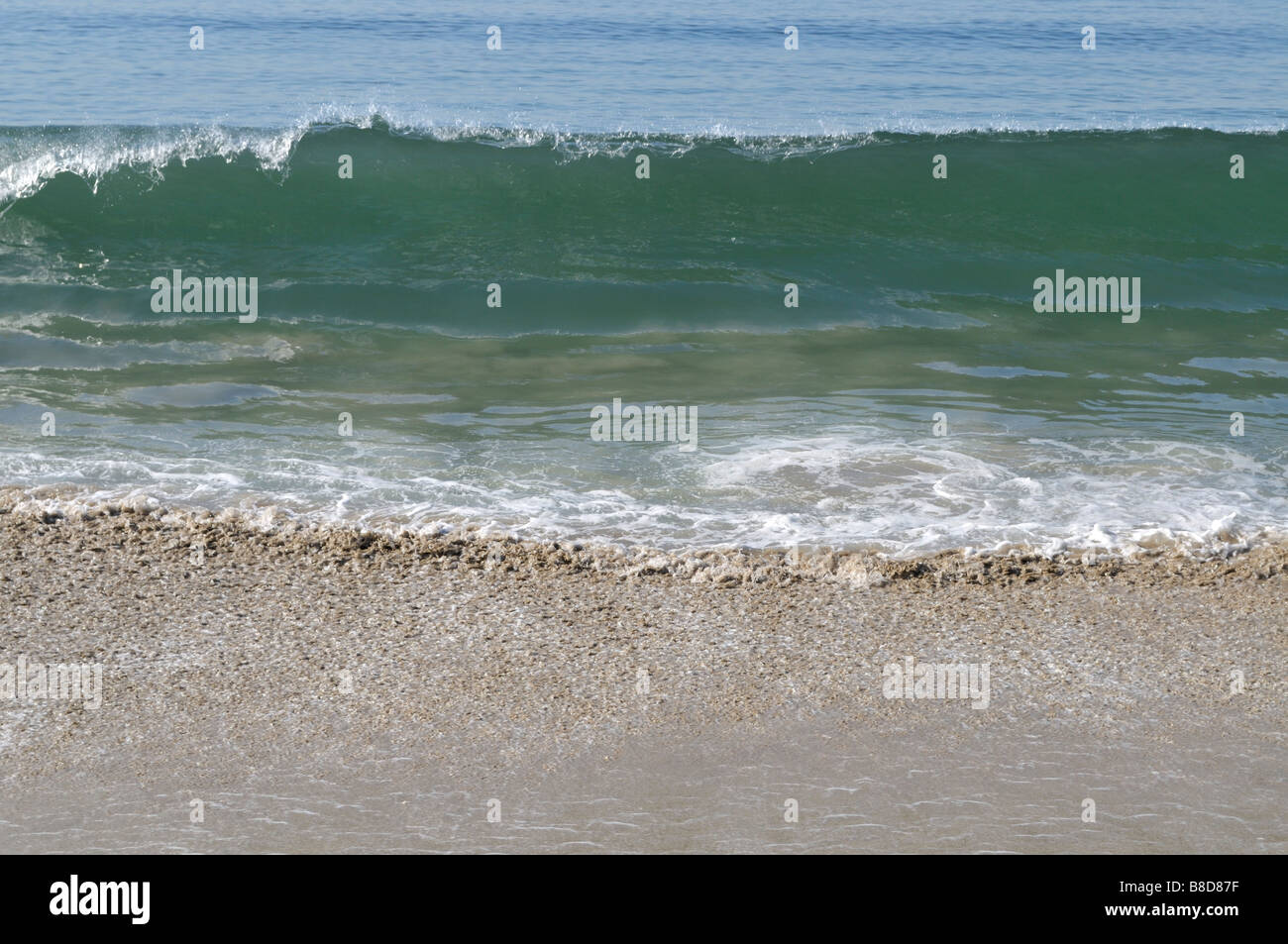 Wave and beach hi-res stock photography and images - Alamy