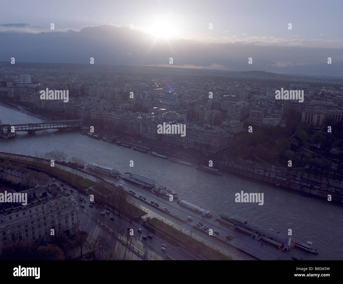 Aerial eiffel tower and seine river hi-res stock photography and images ...