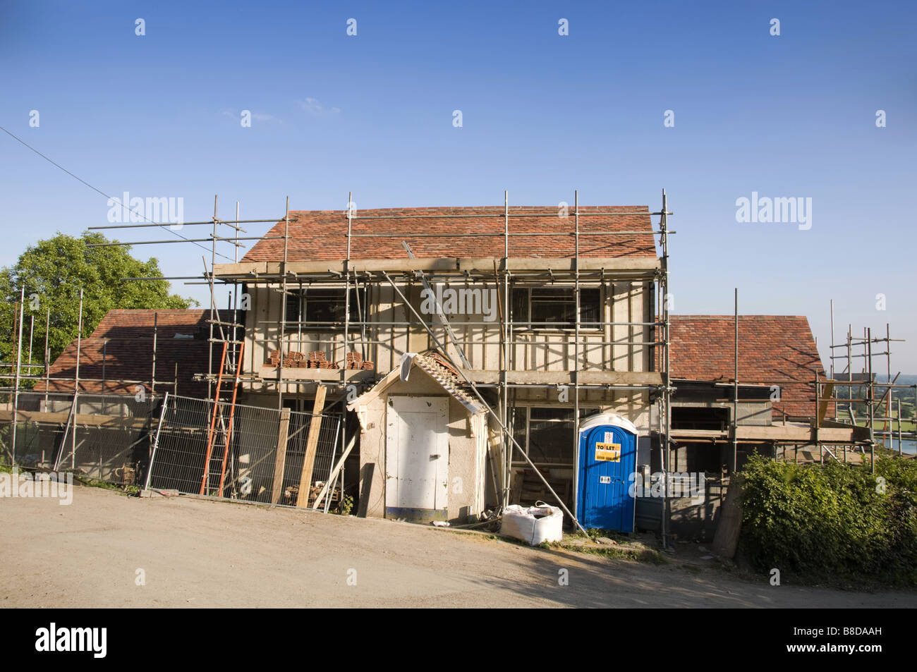 Scaffolding around house hi-res stock photography and images - Alamy
