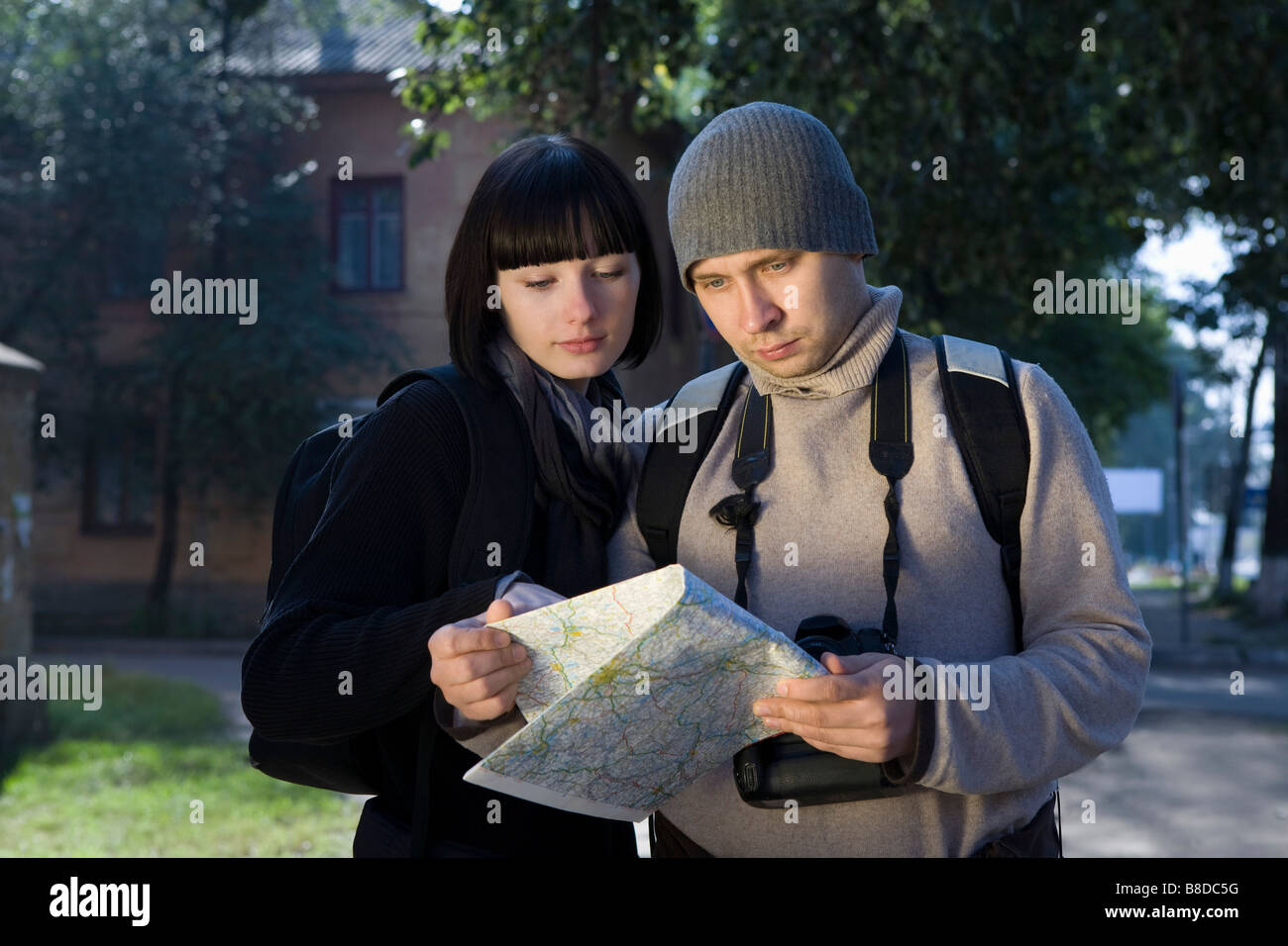 Paper map reading hi-res stock photography and images - Alamy