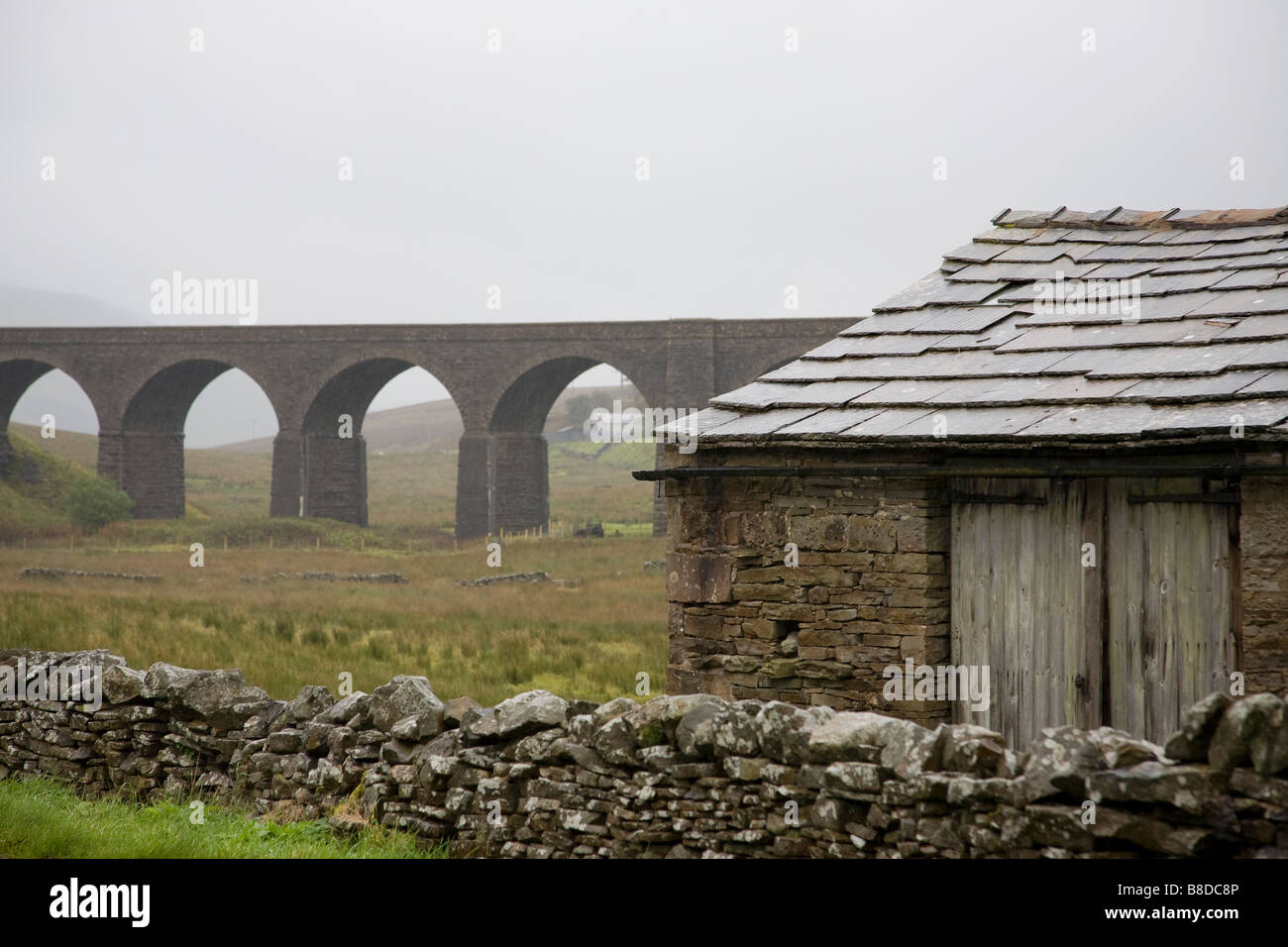 Old shed and viaduct, Yorkshire Dales, Yorkshire, England Stock Photo ...