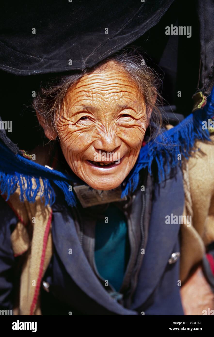 Carrying bundle hi-res stock photography and images - Alamy