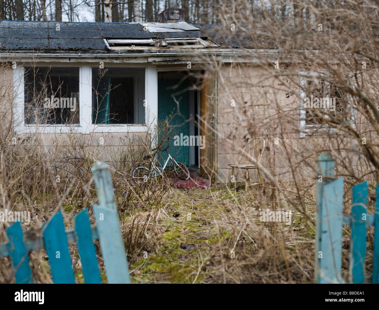Abandoned housing trash hi-res stock photography and images - Alamy