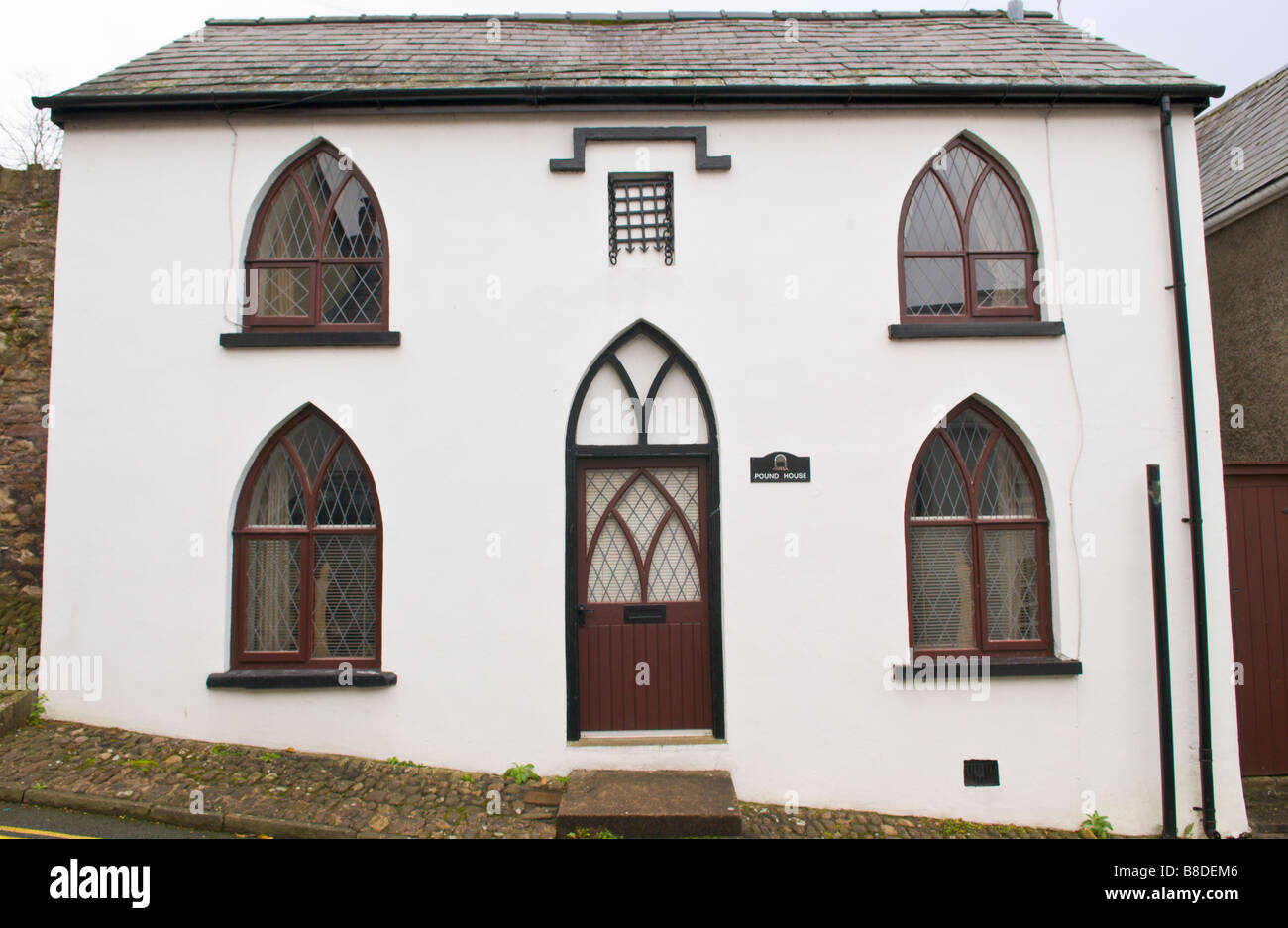 Gothic cottage windows hi-res stock photography and images - Alamy