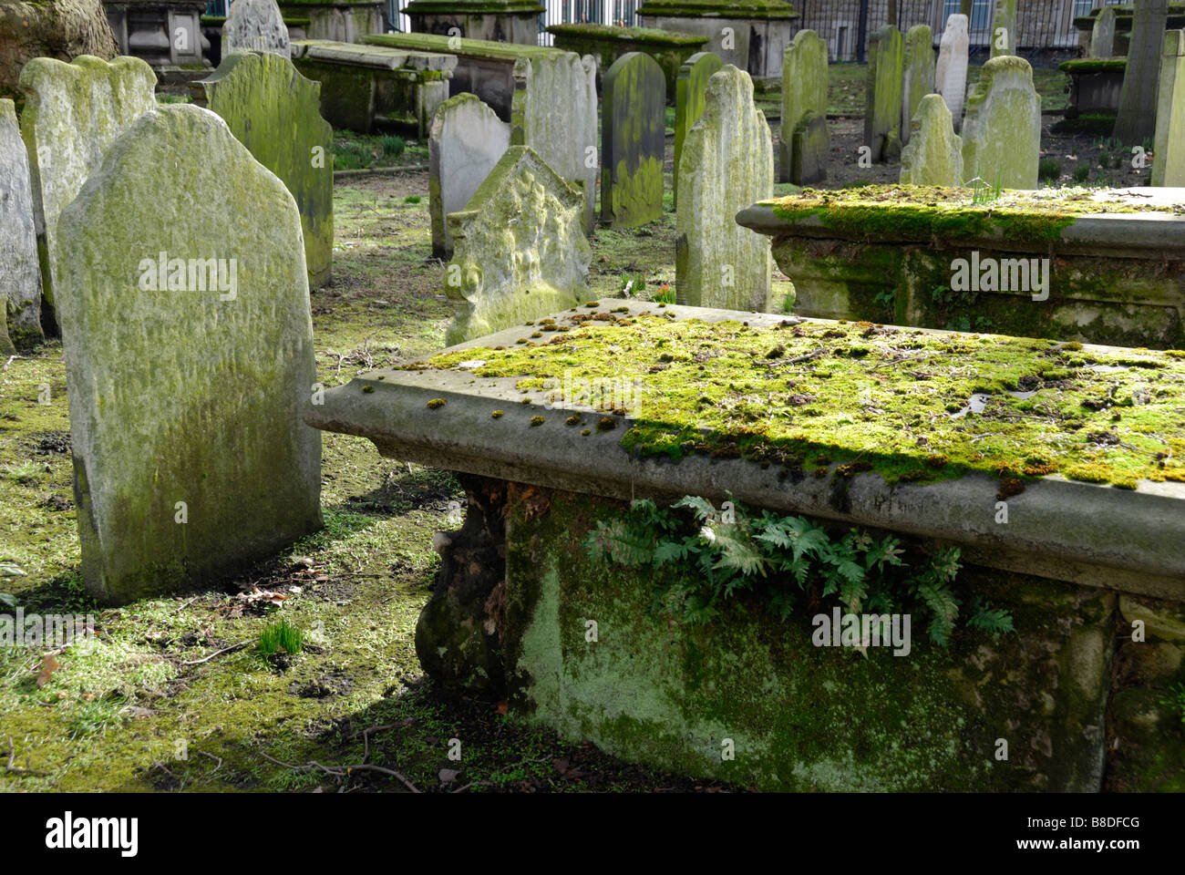 Bunhill fields cemetery hi-res stock photography and images - Alamy