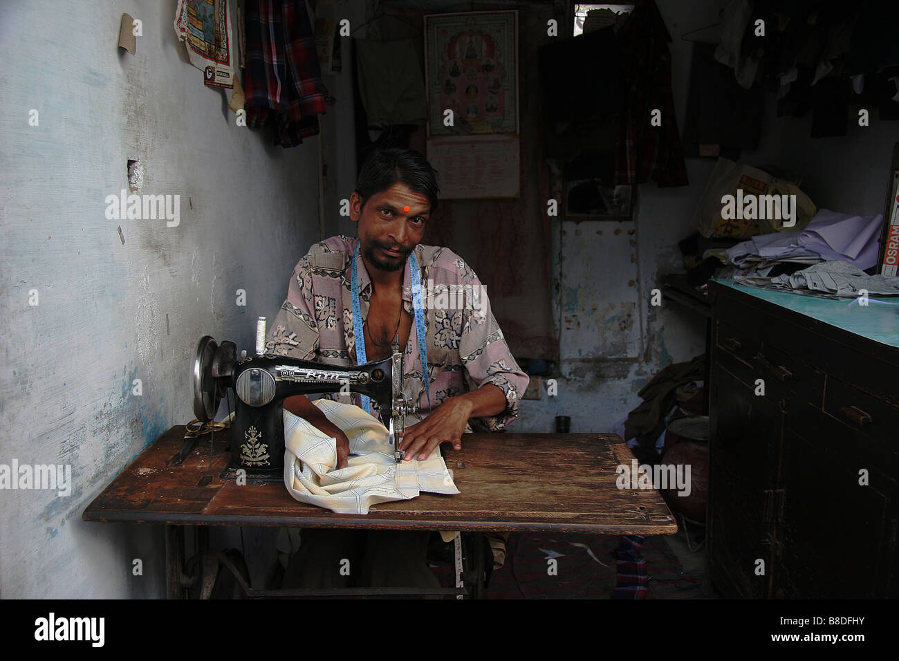 Indian Man using Sewing Machine Stock Photo - Alamy
