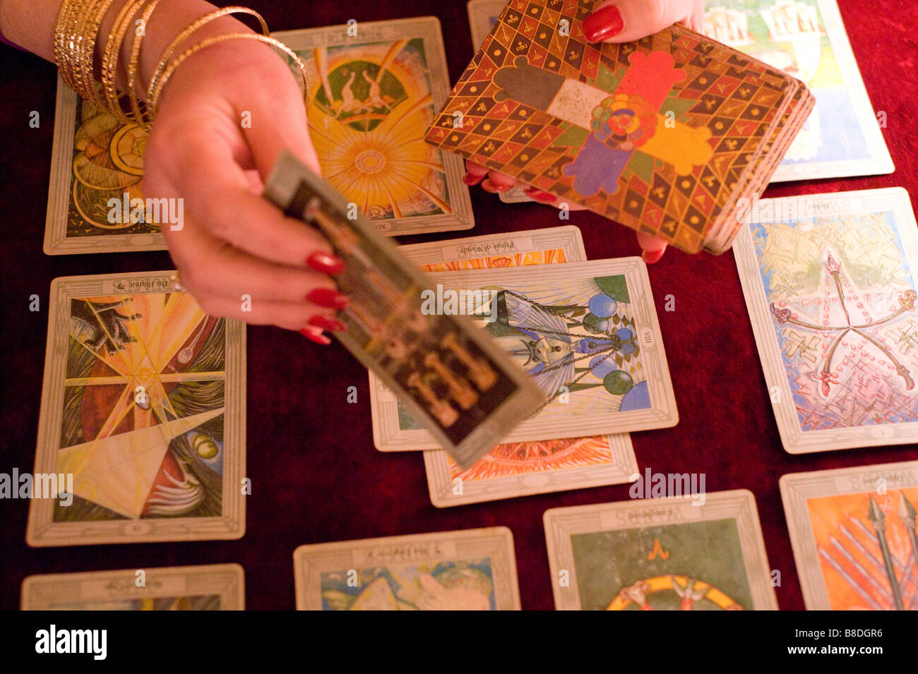 Reading tarot cards on a table Stock Photo - Alamy