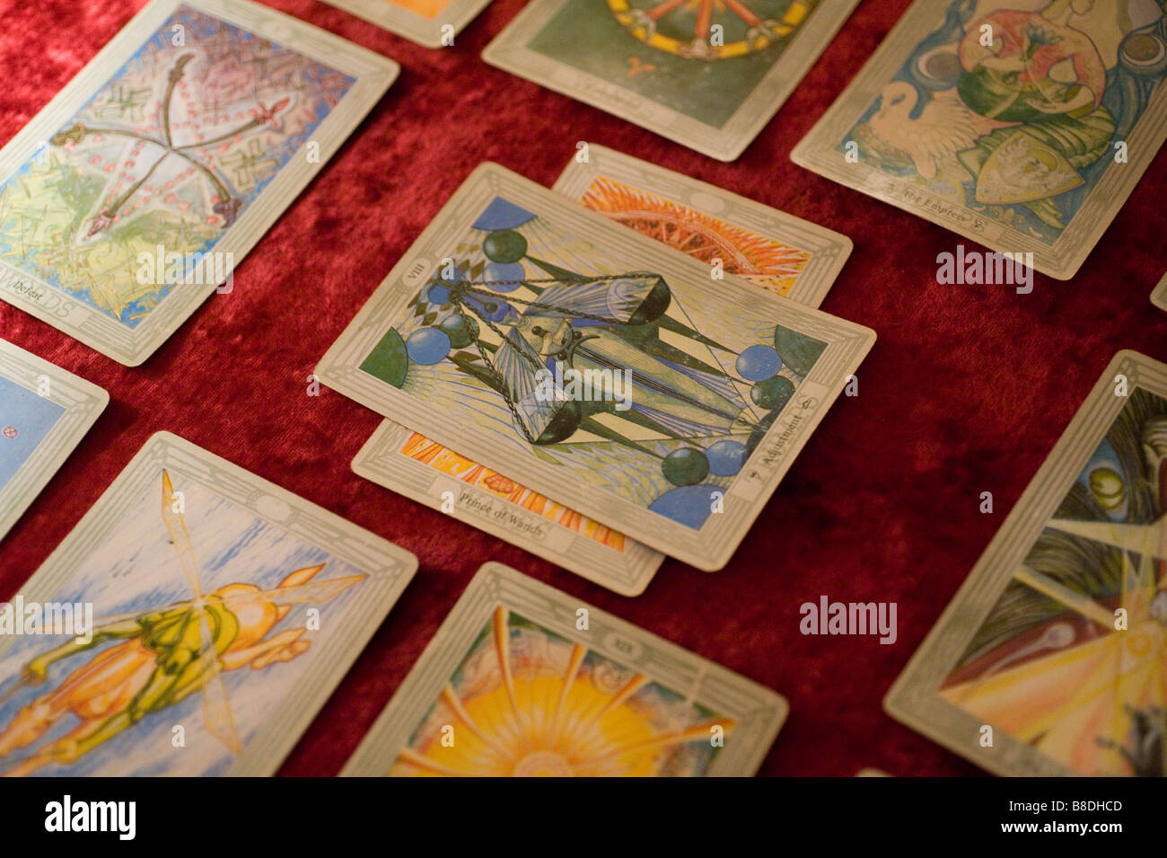 Reading tarot cards on a table Stock Photo - Alamy