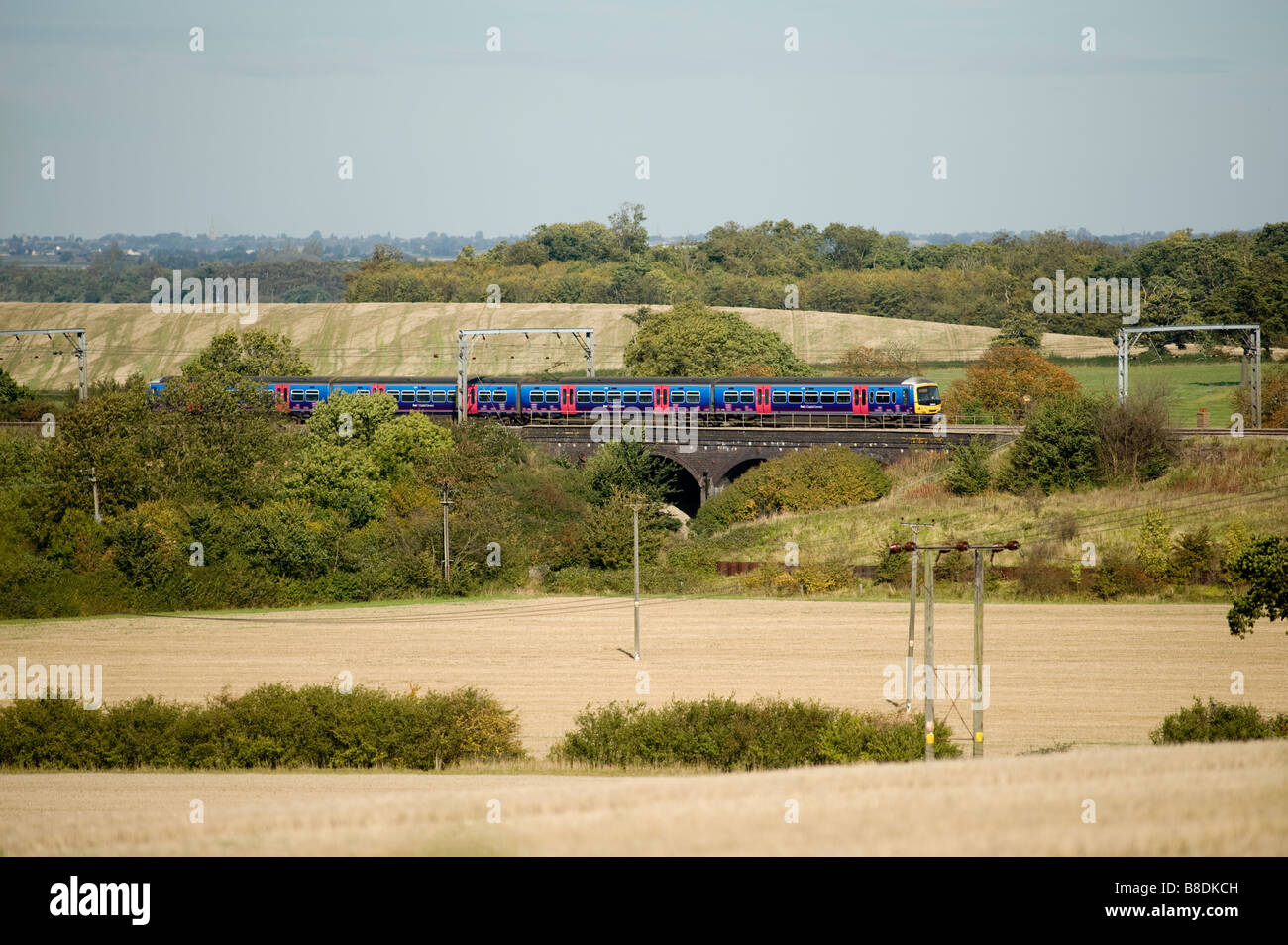 Train track uk countryside hi-res stock photography and images - Alamy