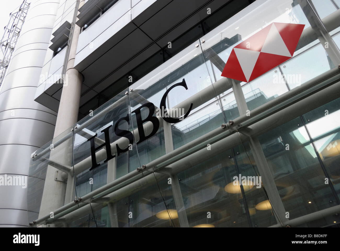 South bank place hi-res stock photography and images - Alamy