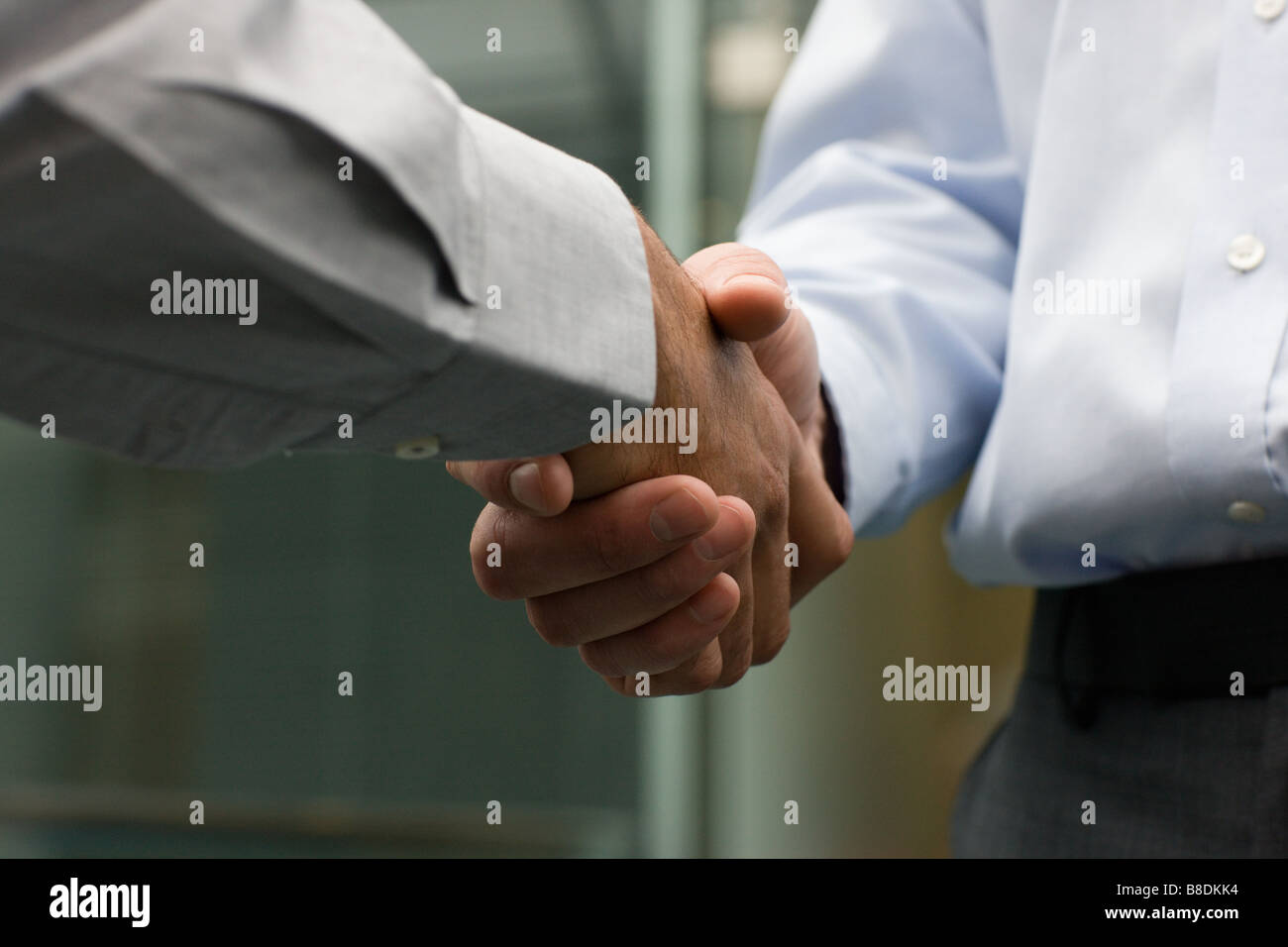 Network handshake hi-res stock photography and images - Alamy