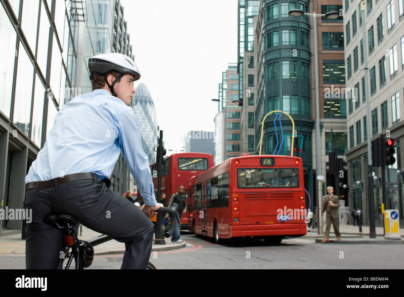 Cyclist in city hi-res stock photography and images - Alamy