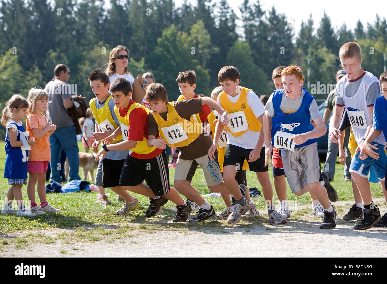 Children running in a race canada hi-res stock photography and images ...