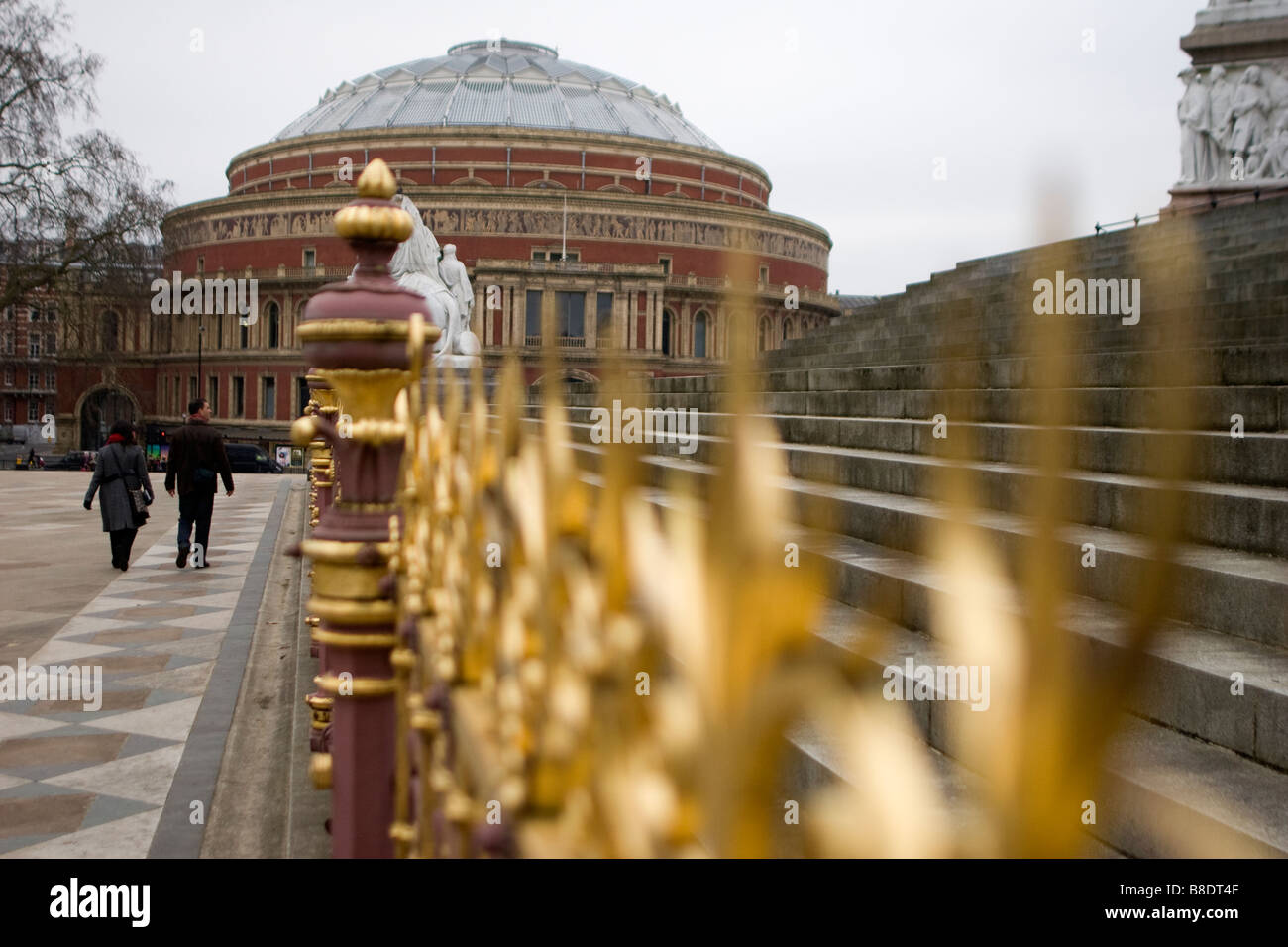 Albert memorial royal albert hall hi-res stock photography and images ...
