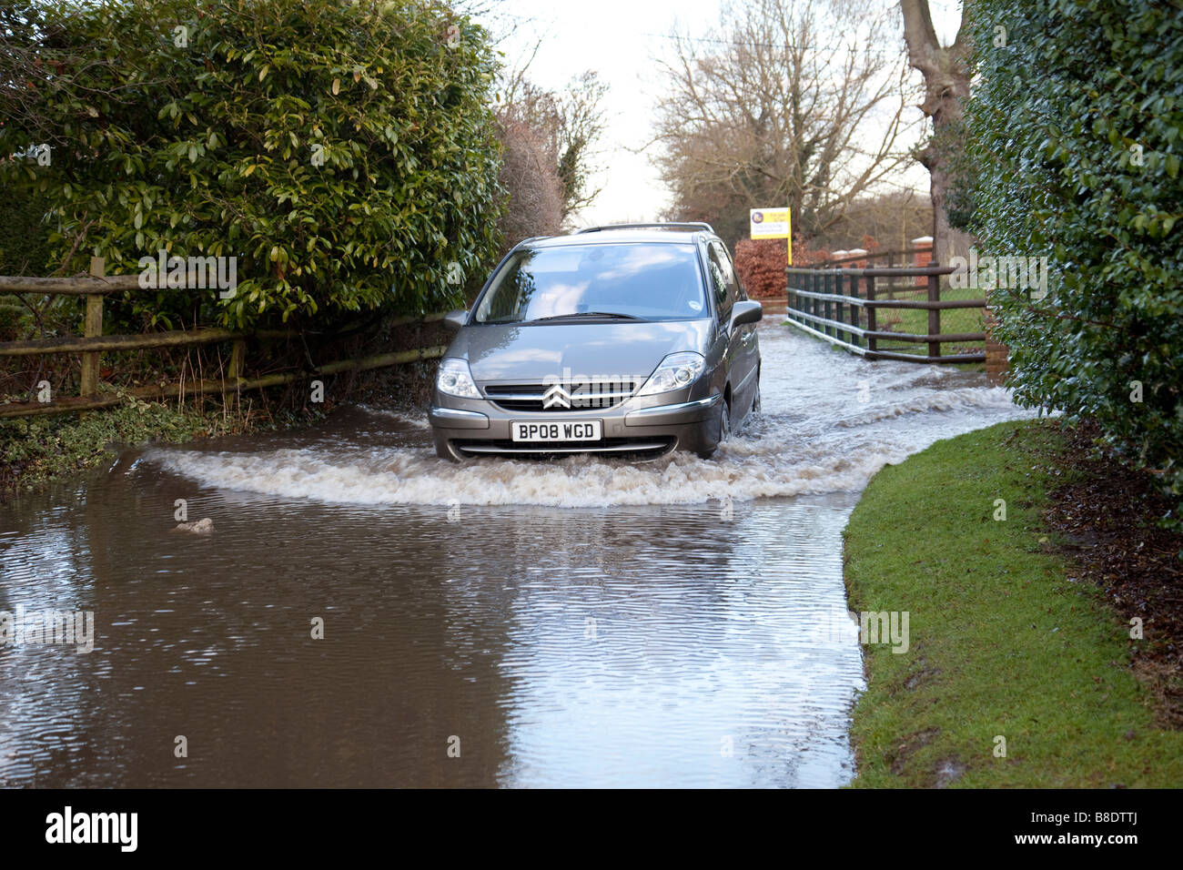Car driving down flooded road hi-res stock photography and images - Alamy
