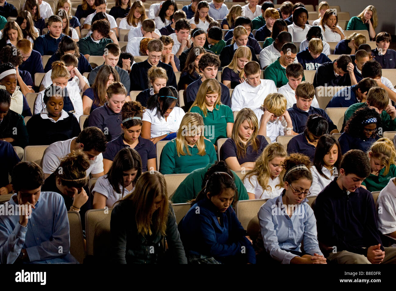 High school crowd hi-res stock photography and images - Alamy