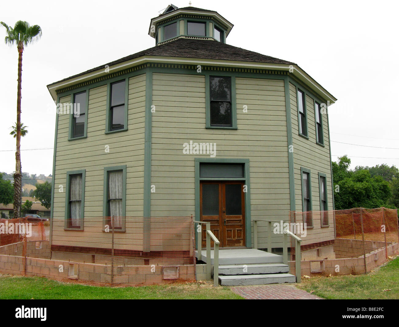 Octagon house hi-res stock photography and images - Alamy
