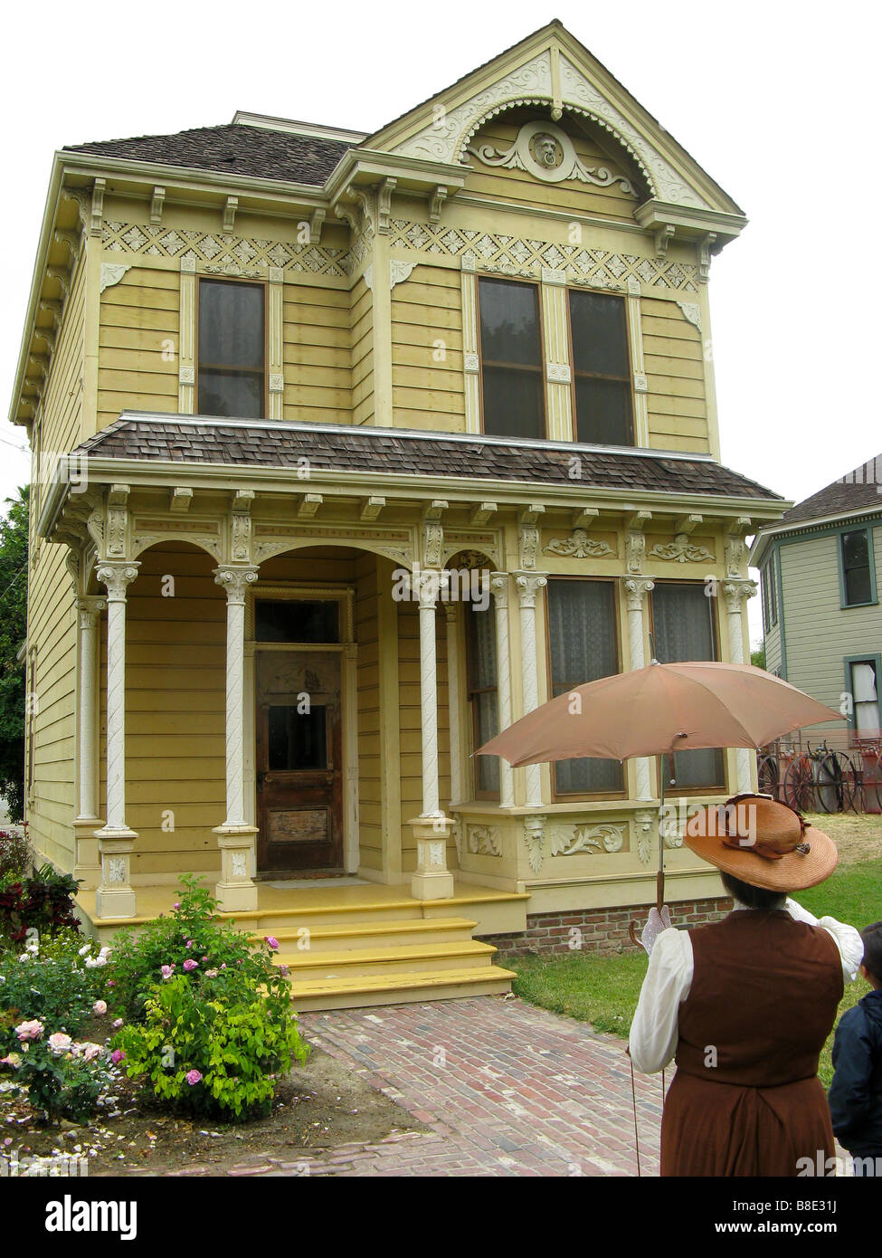 Yellow victorian house hi-res stock photography and images - Alamy