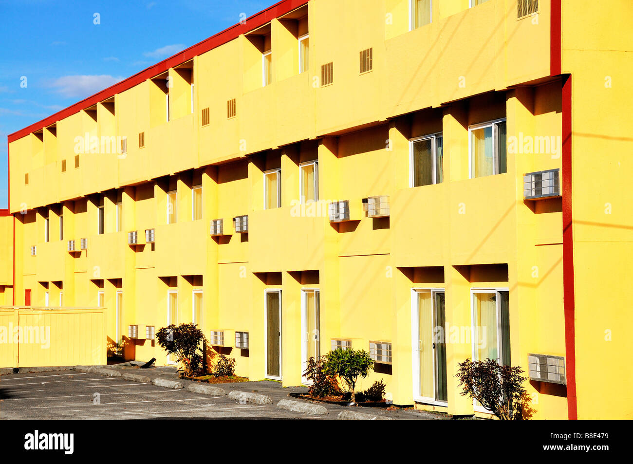 A very yellow commercial building Stock Photo - Alamy