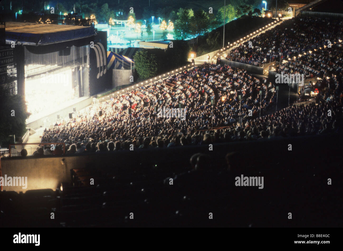 Outdoor theatre audience hi-res stock photography and images - Alamy