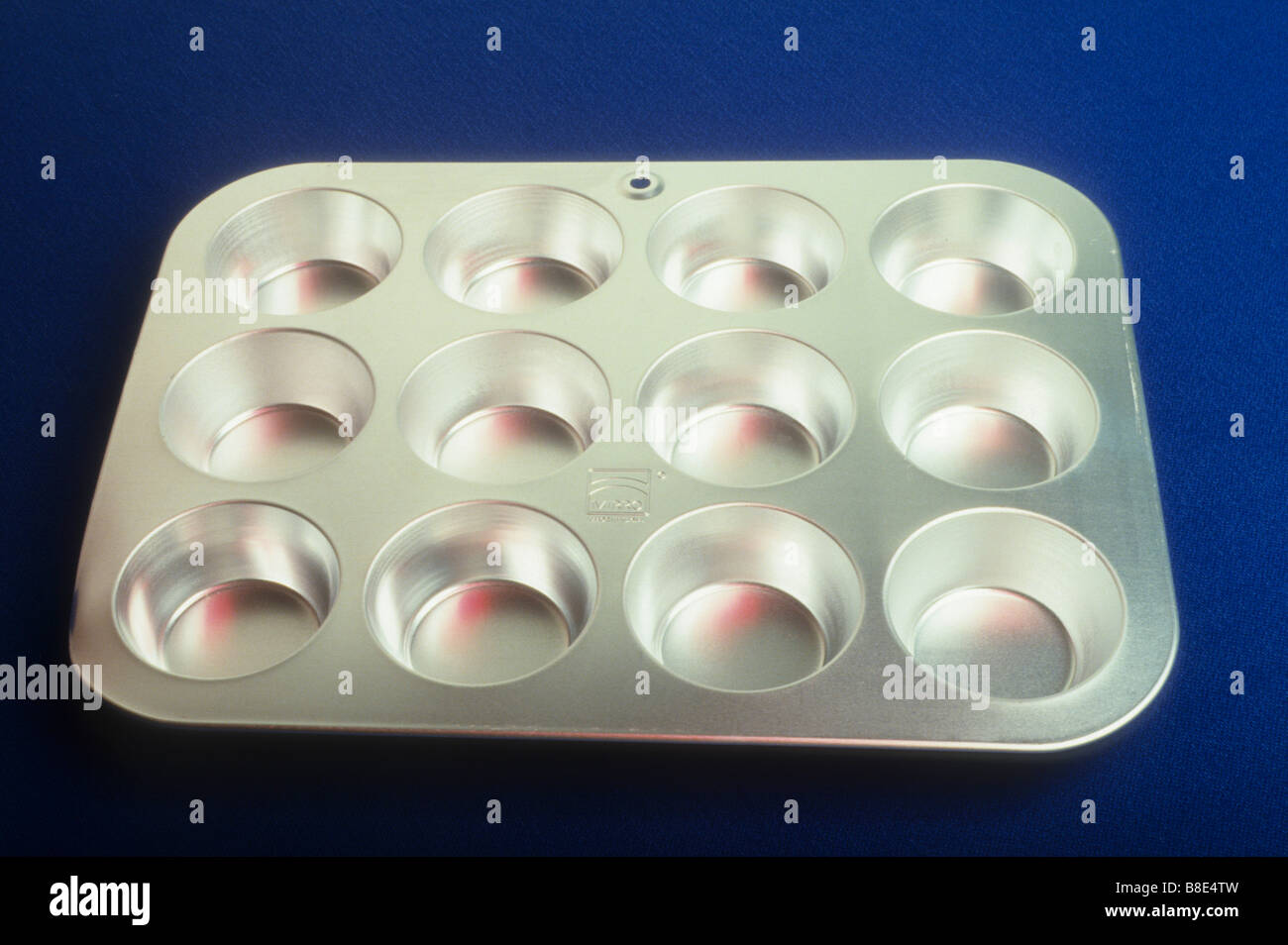 Aluminum muffin tin Stock Photo - Alamy