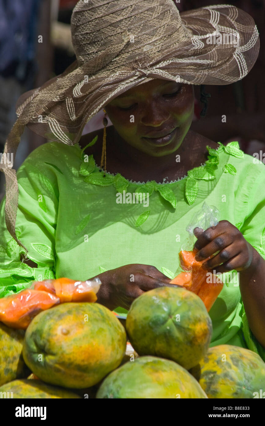 Senegalese women market hi-res stock photography and images - Alamy