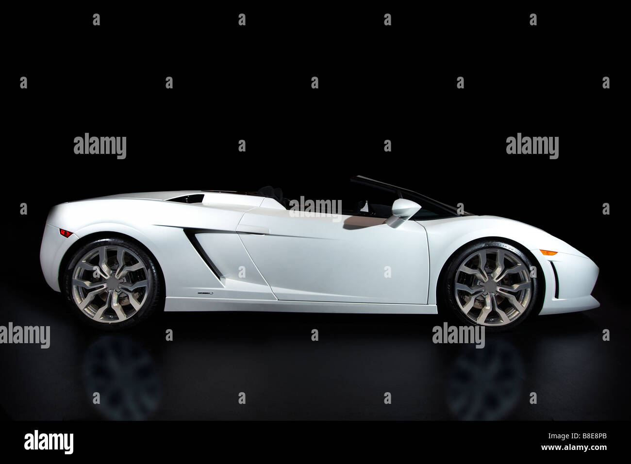 white Lamborghini Gallardo LP 560-4 Spider Stock Photo - Alamy