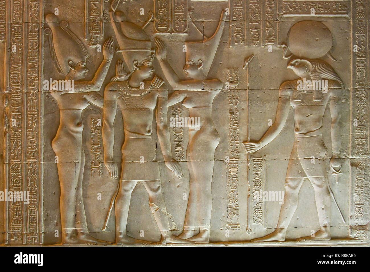 Figures hieroglyphics hi-res stock photography and images - Alamy