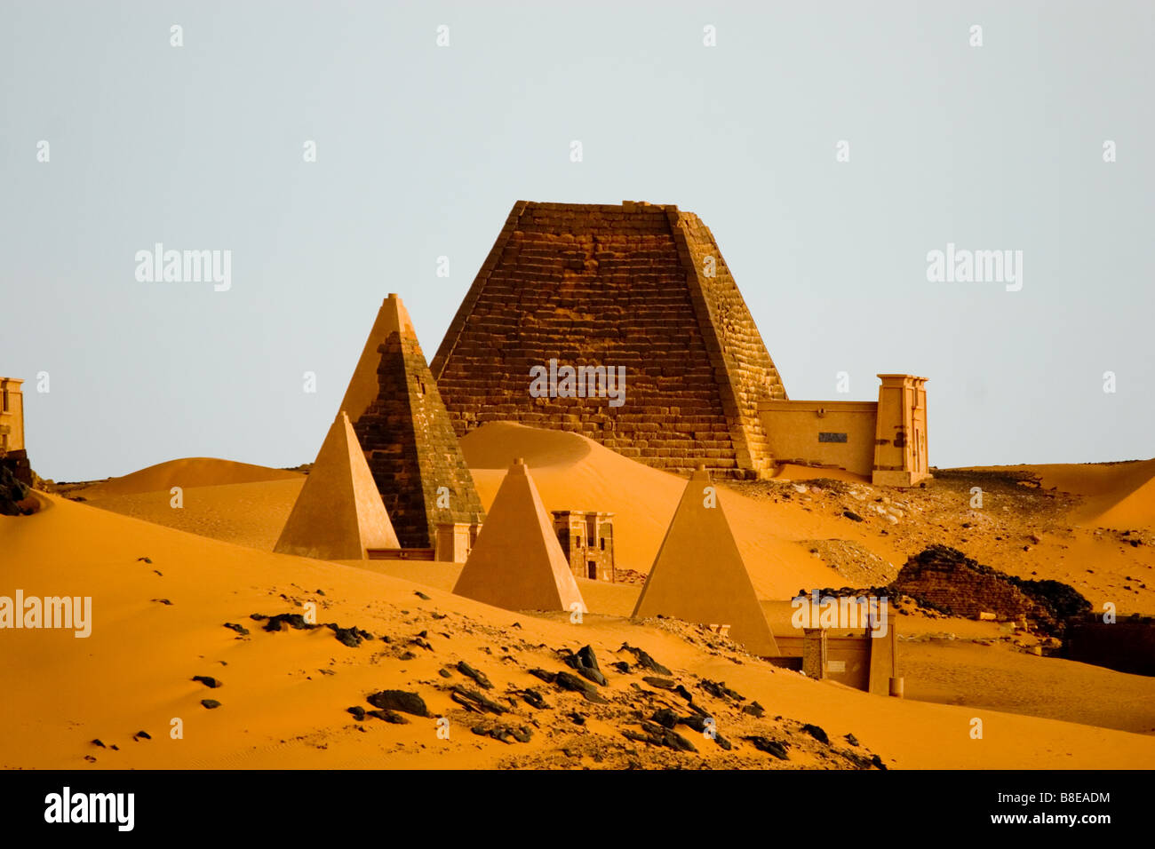 pyramids of meroe Stock Photo - Alamy