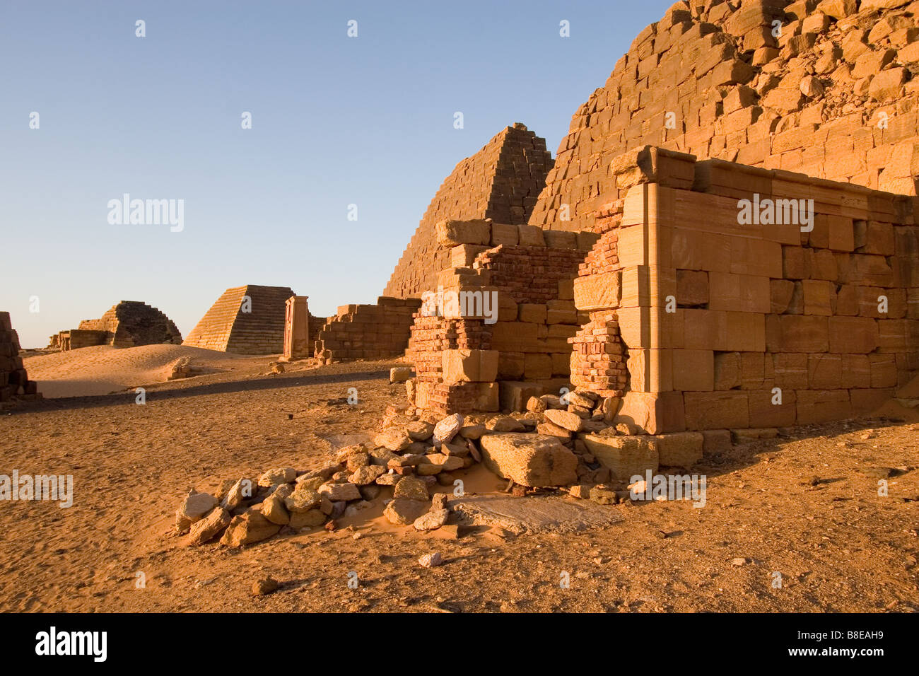 pyramids of meroe Stock Photo - Alamy