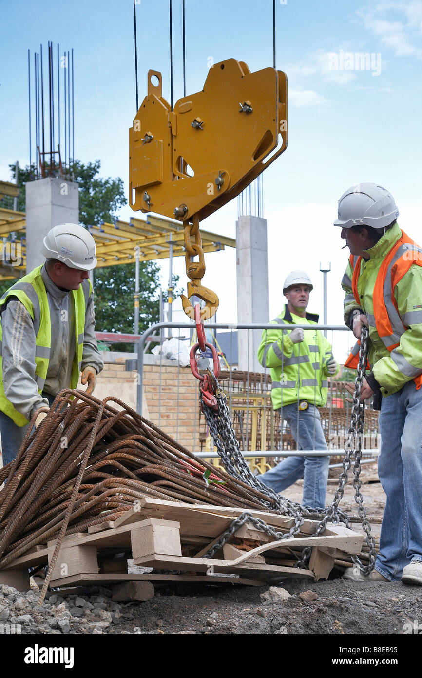 Crane lifting workmen hi-res stock photography and images - Alamy