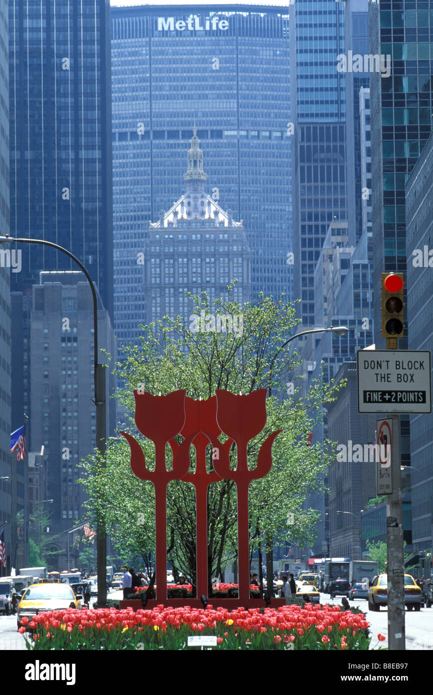 Park Avenue Spring NYC USA tulip Stock Photo - Alamy
