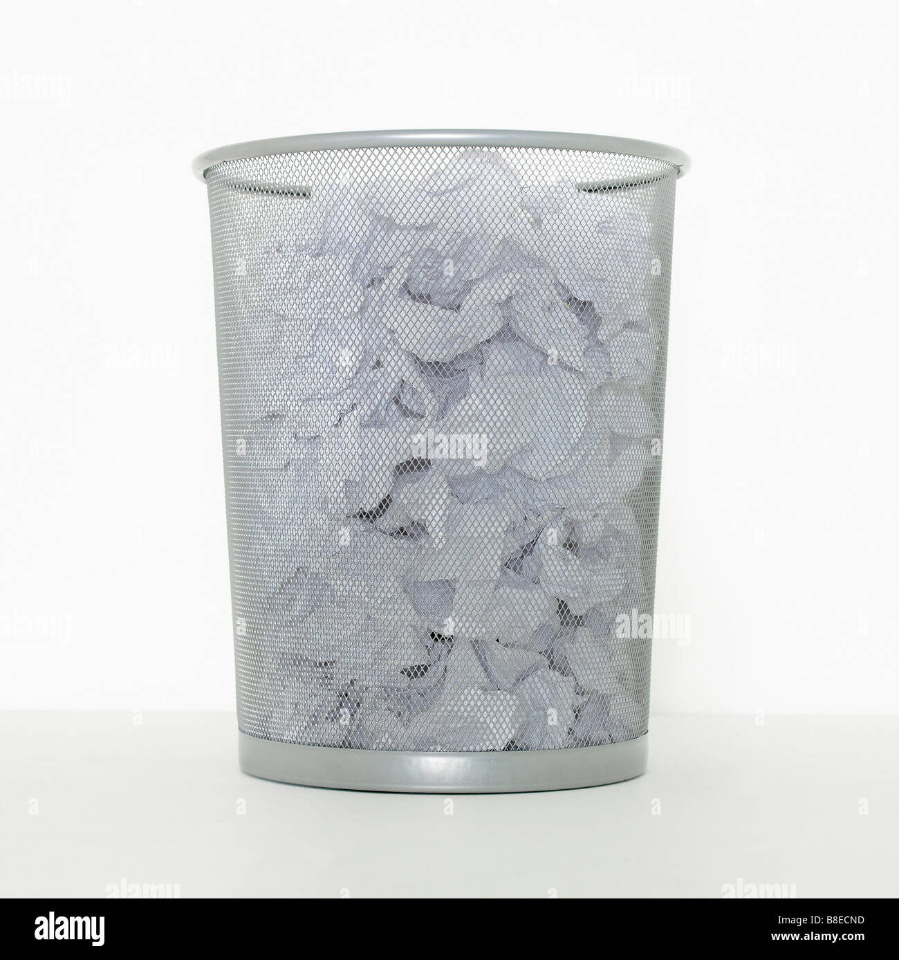 SILVER METAL WIRE MESH WASTE PAPER LITTER BIN Stock Photo - Alamy