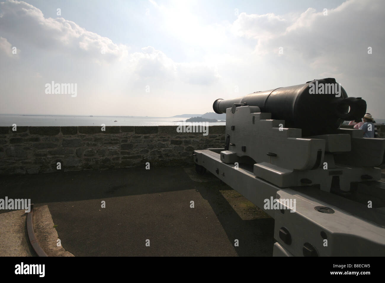 Cannon overlooking Plymouth Harbour and Plymouth Ho (Hoe) famous for ...