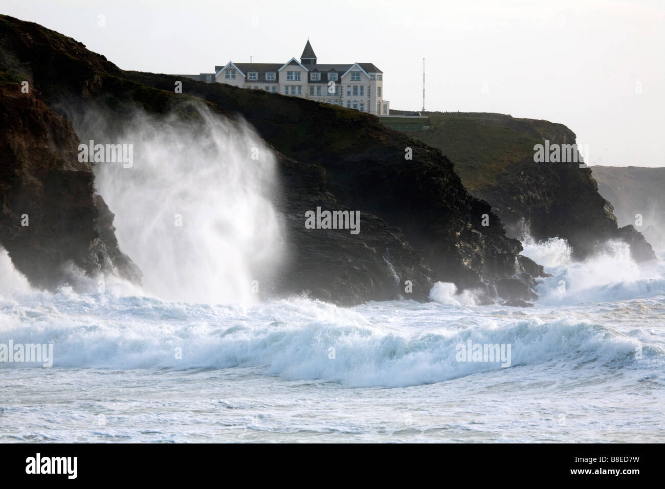 Cornwall waves storm hi-res stock photography and images - Alamy