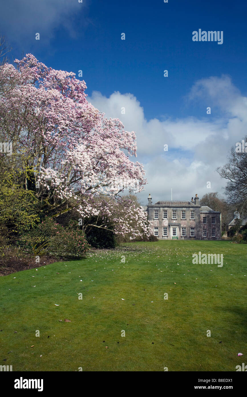 House with grounds hi-res stock photography and images - Alamy