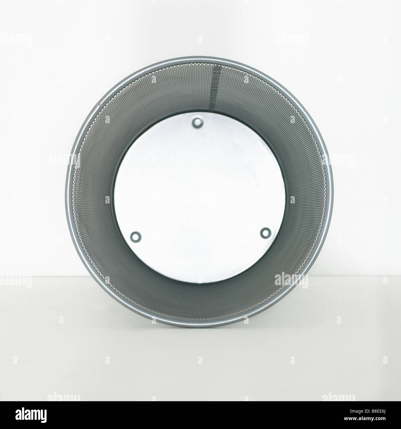 SILVER METAL WIRE MESH WASTE PAPER LITTER BIN Stock Photo - Alamy