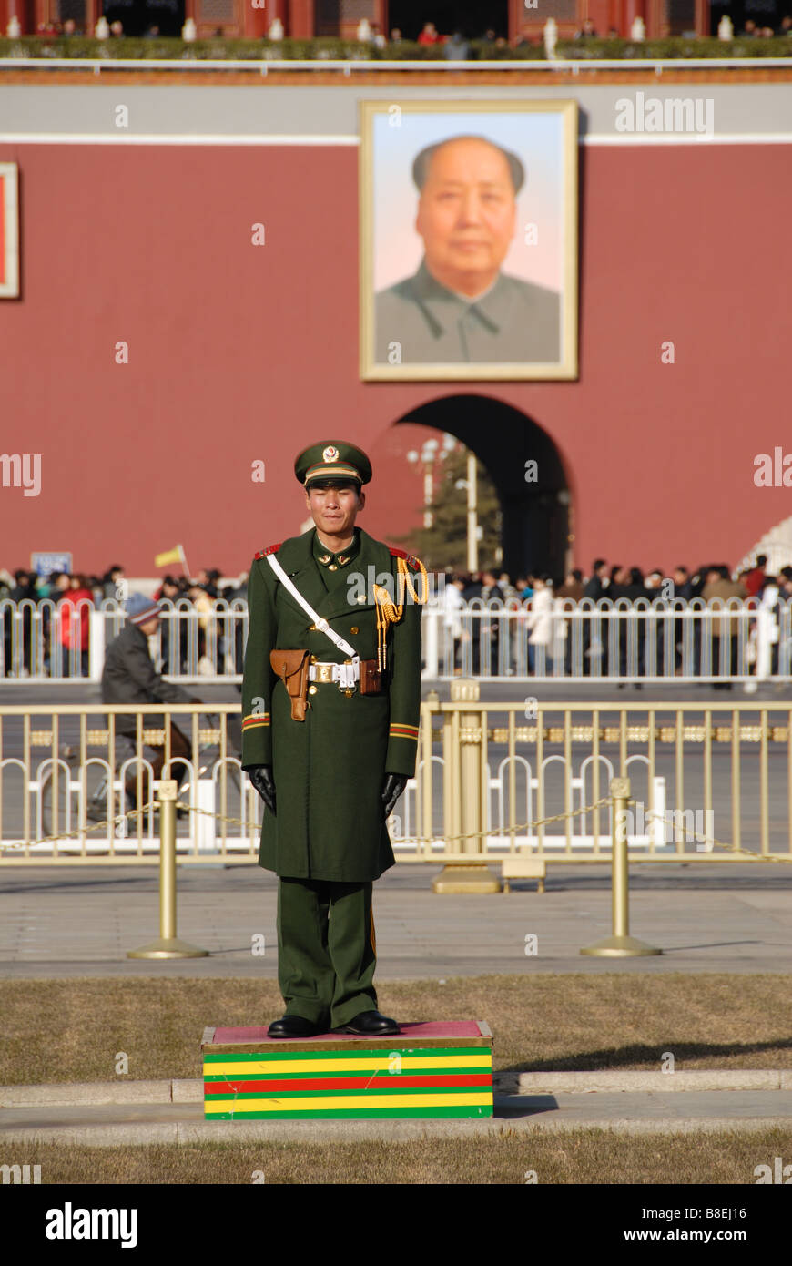 Chinese soldier in uniform hi-res stock photography and images - Alamy