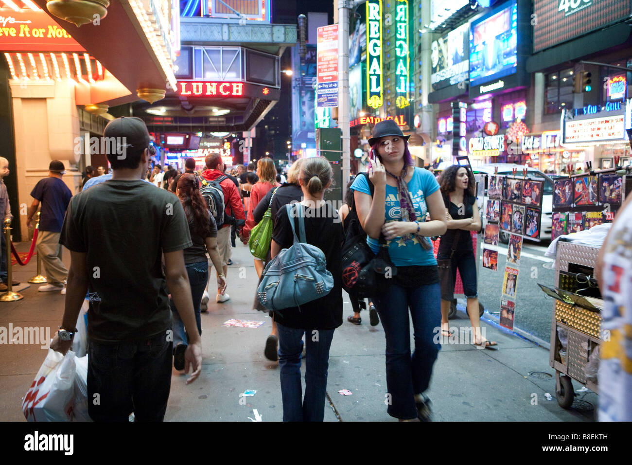 Crowded city street Stock Photo - Alamy