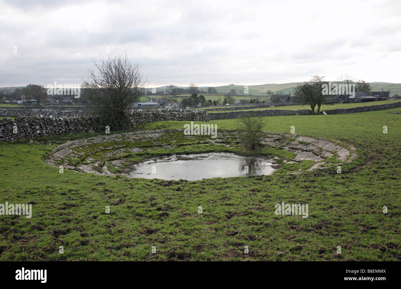Dew pond and stone walls in the Peak District National Park Derbyshire ...
