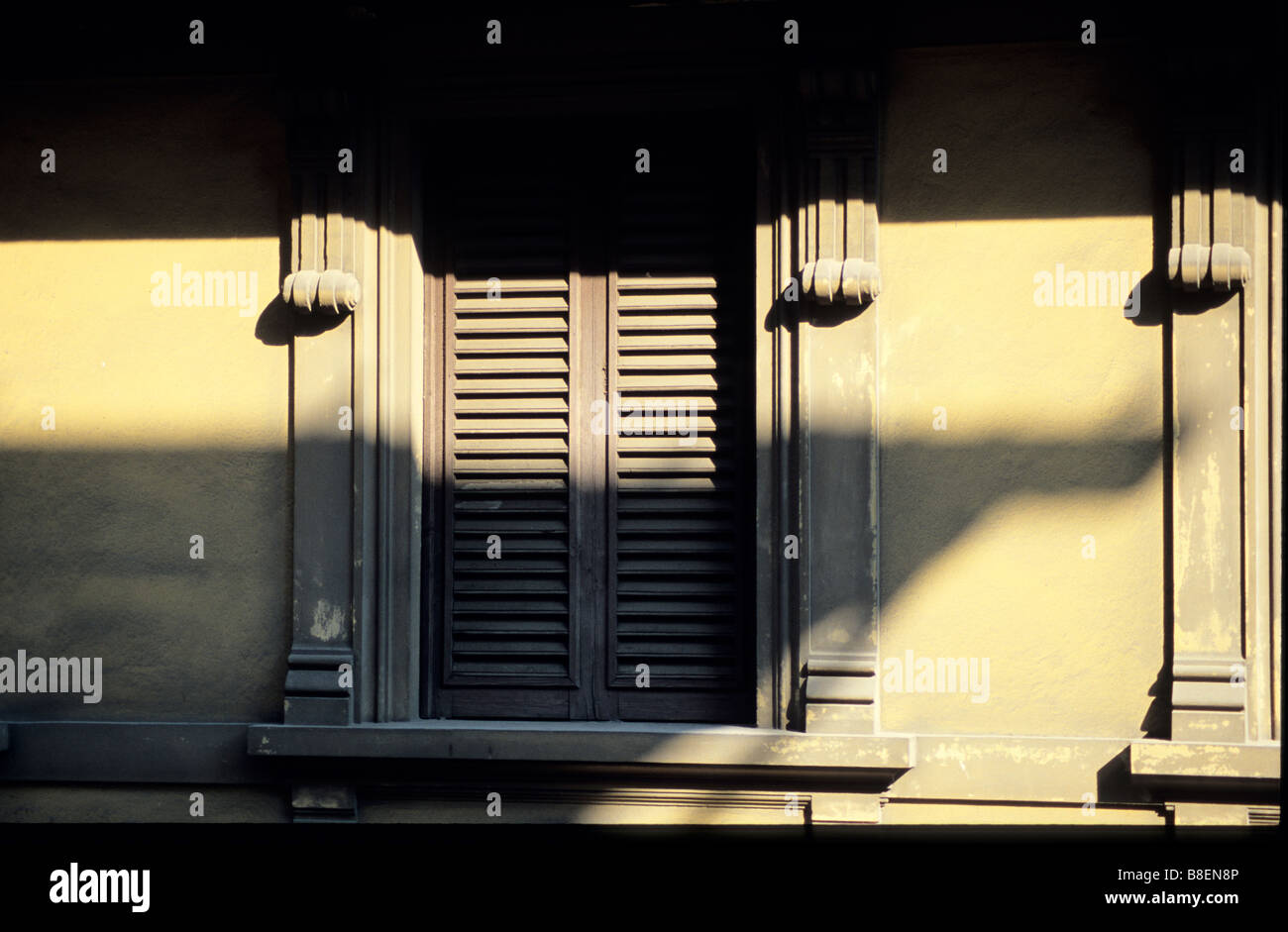 Shuttered window on the front of a house in Florence Stock Photo - Alamy