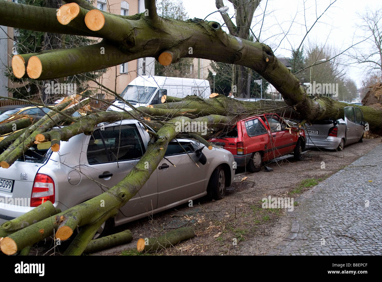 Smashed cars hi-res stock photography and images - Alamy