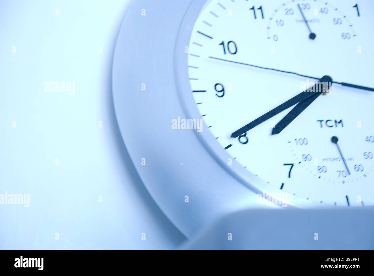 Clock face vertical hi-res stock photography and images - Alamy