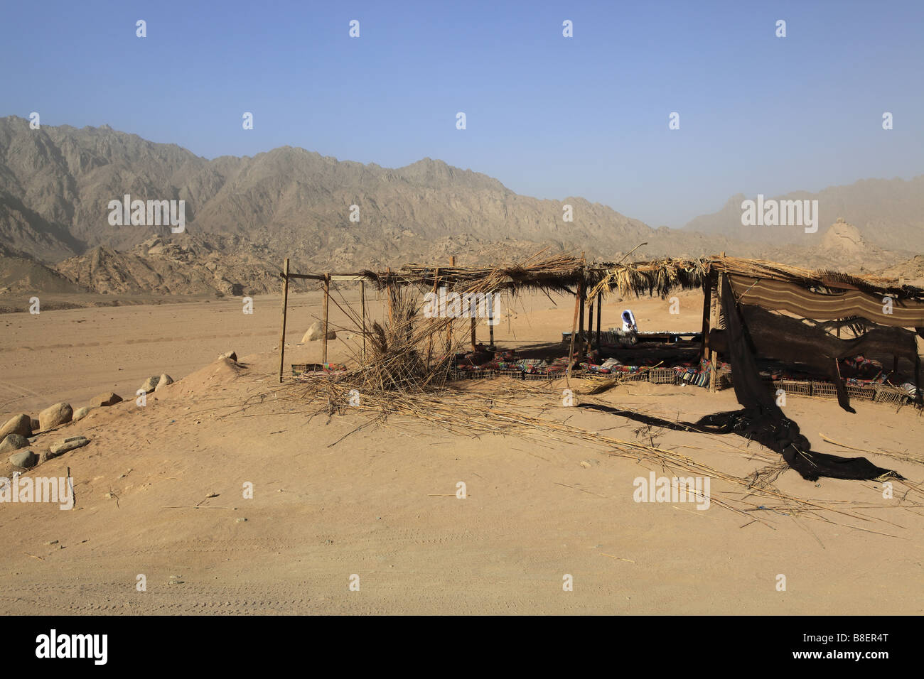 A building in the desert, Egypt Stock Photo - Alamy