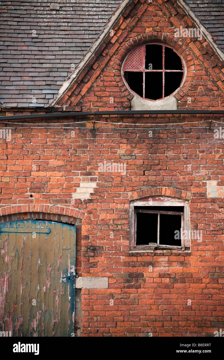 Smashed roof hi-res stock photography and images - Alamy