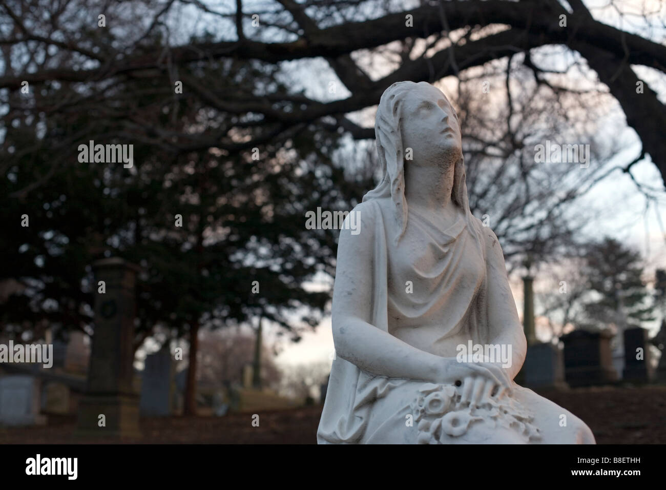 Marble cemetery statue hi-res stock photography and images - Alamy